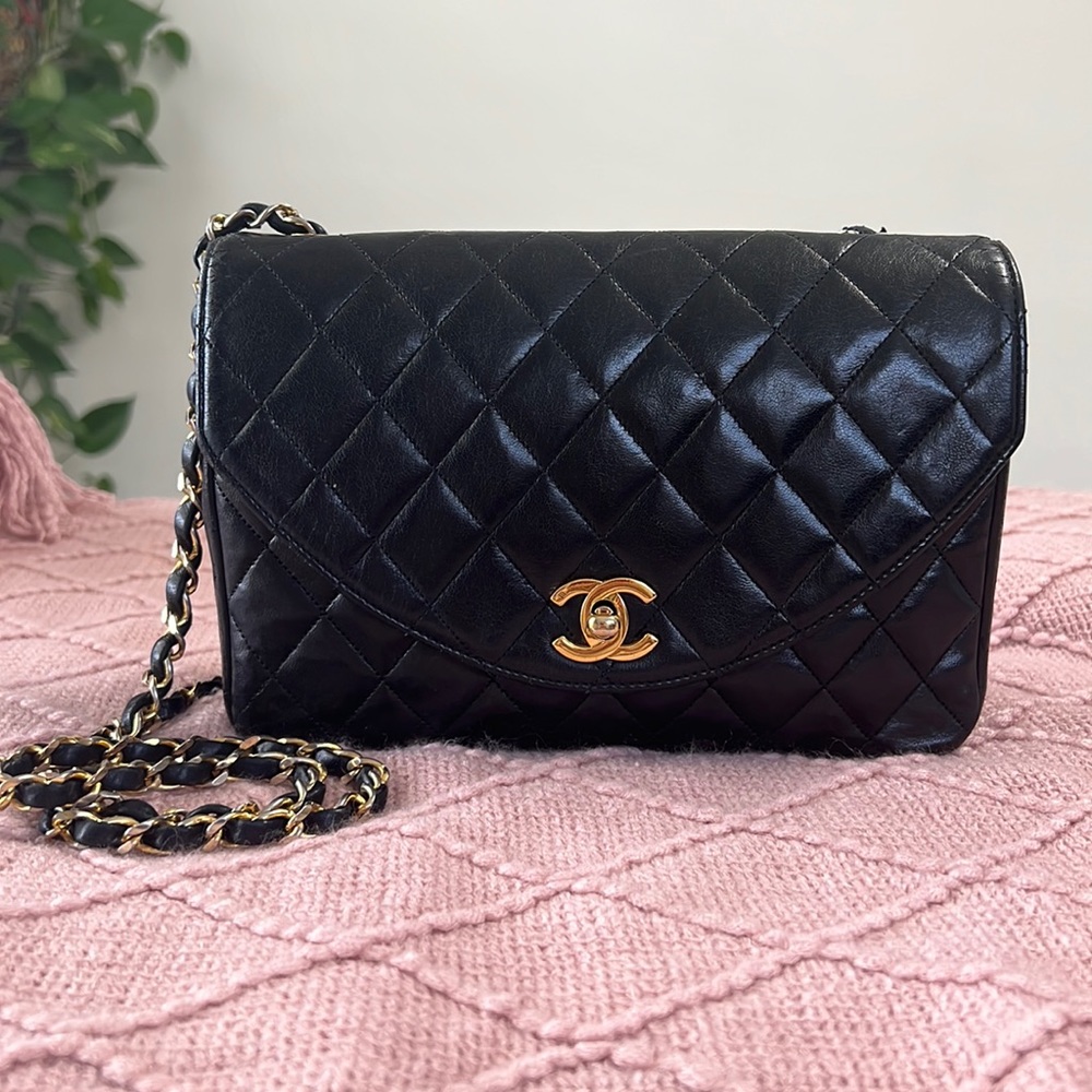 *Authentic* Chanel Vintage Classic Bag - Gem